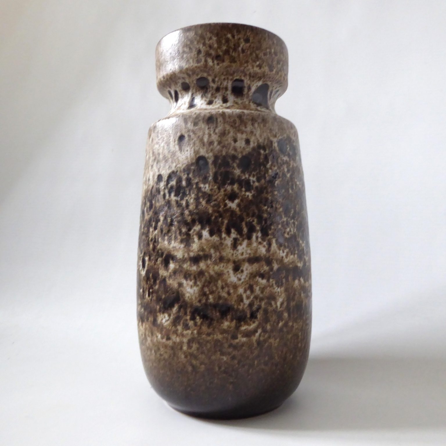 Scheurich 242-22 pottery vase, cream & dark brown, Fat Lava era, West ...